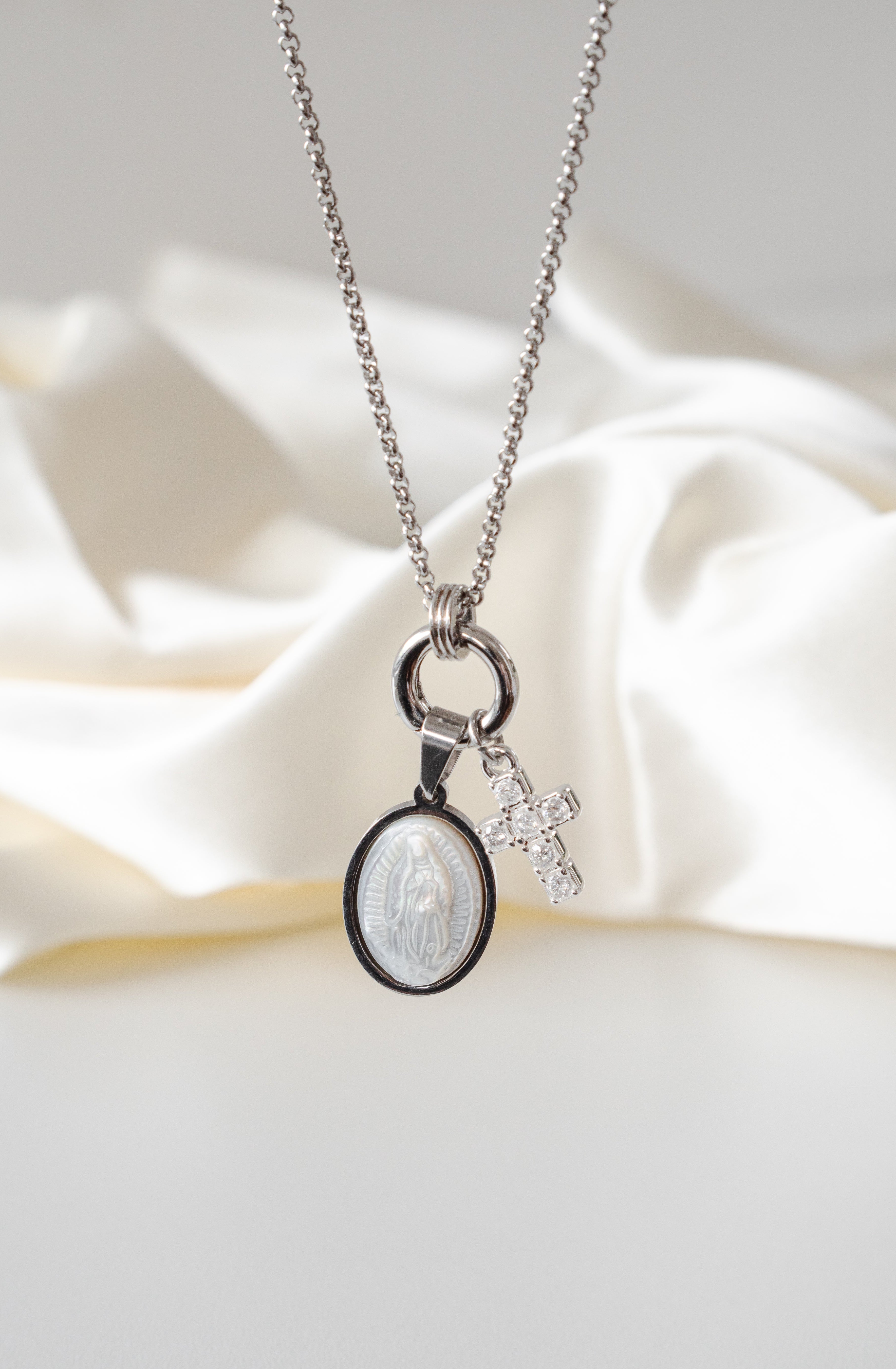 Elizabeth Pendant Pair – SOUVI
